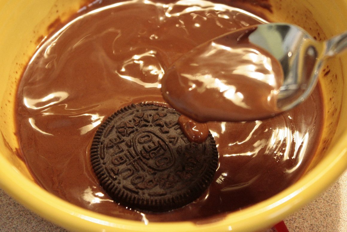 Crafty Kitchen: Oreo Spiders - Craftbuds