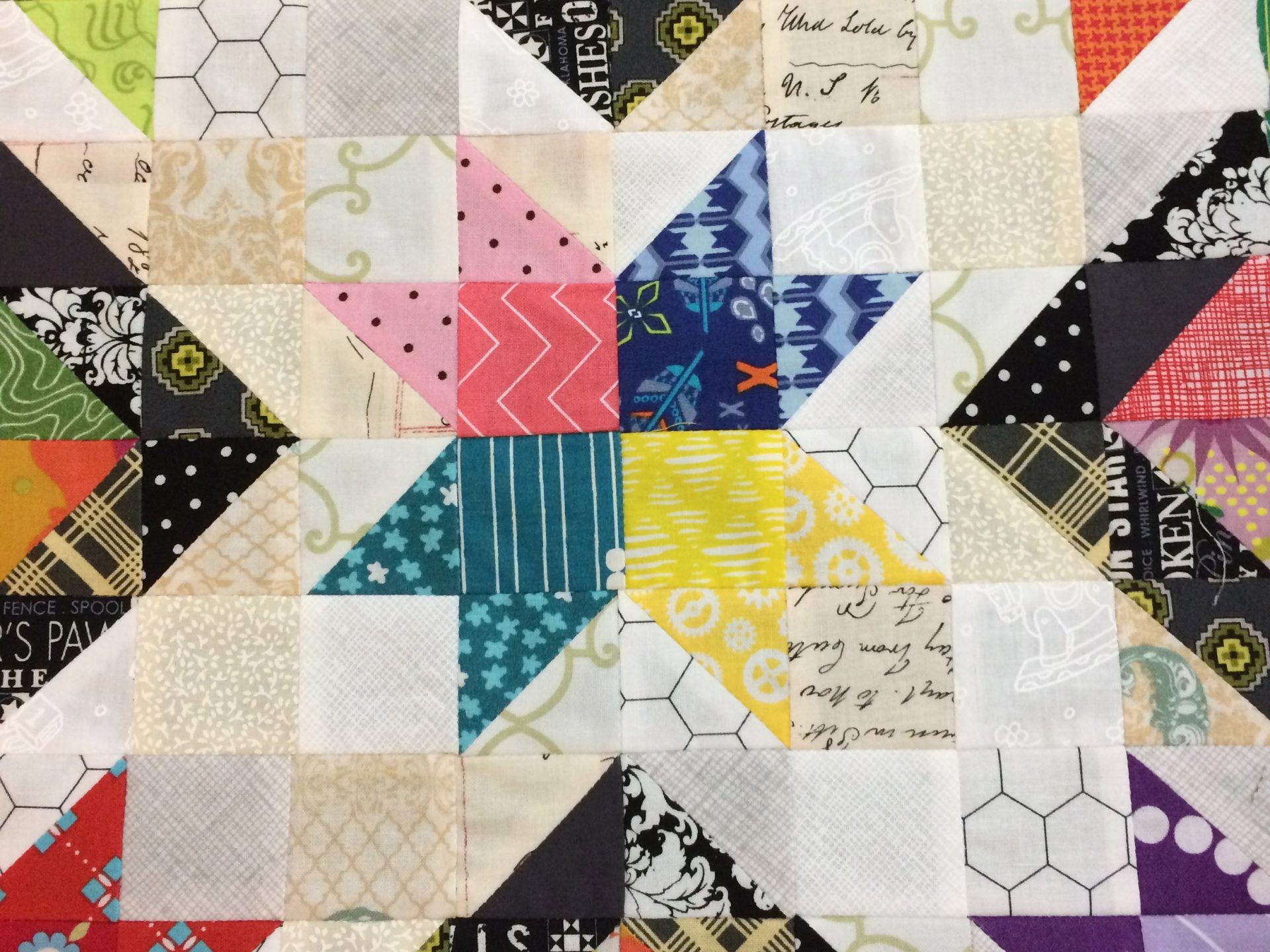 Katy's Teeny Tiny Mosaic Tiles Quilt Pillow: : Mosaic Tiles Quilt Along ...