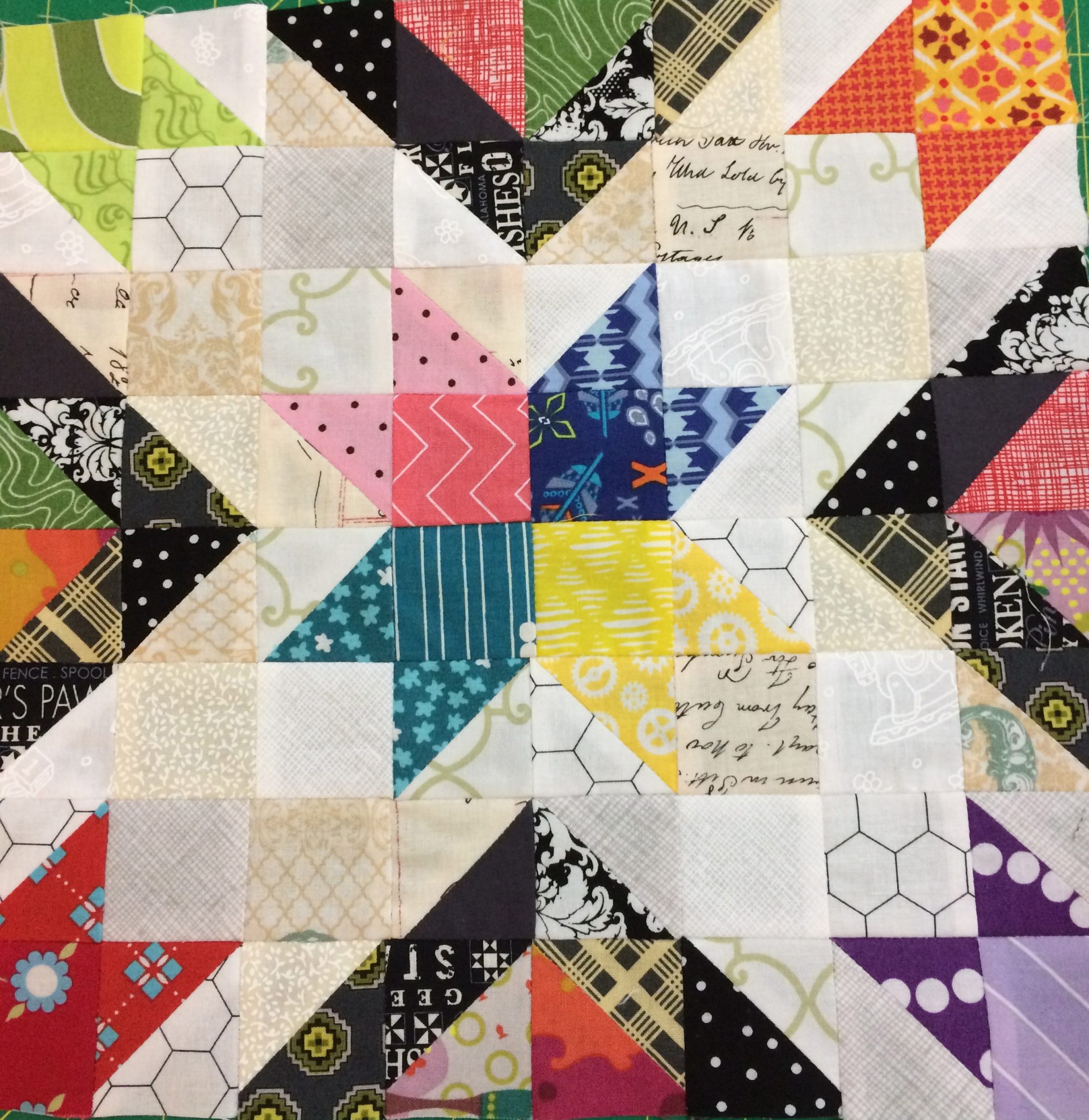 Mosaic Tiles Quilt Along: Other Projects from 'Modern Bee' - Craftbuds