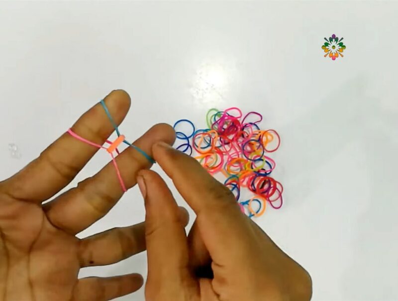 10 Rubber Band Bracelet Ideas - Easy & Unique - Craftbuds